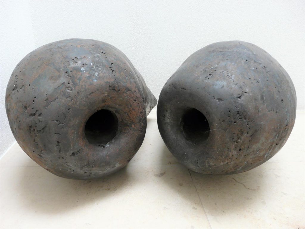 Andrea Zaumseil | o.T., Wandobjekt, zweiteilig | 2002 | Stahl | je 55 ...